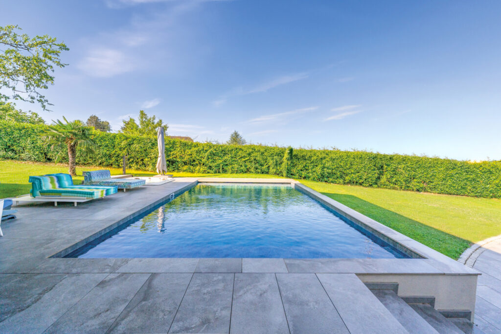 Outdoor Swimming Pool Builders for Stylish Inground Pool Installation