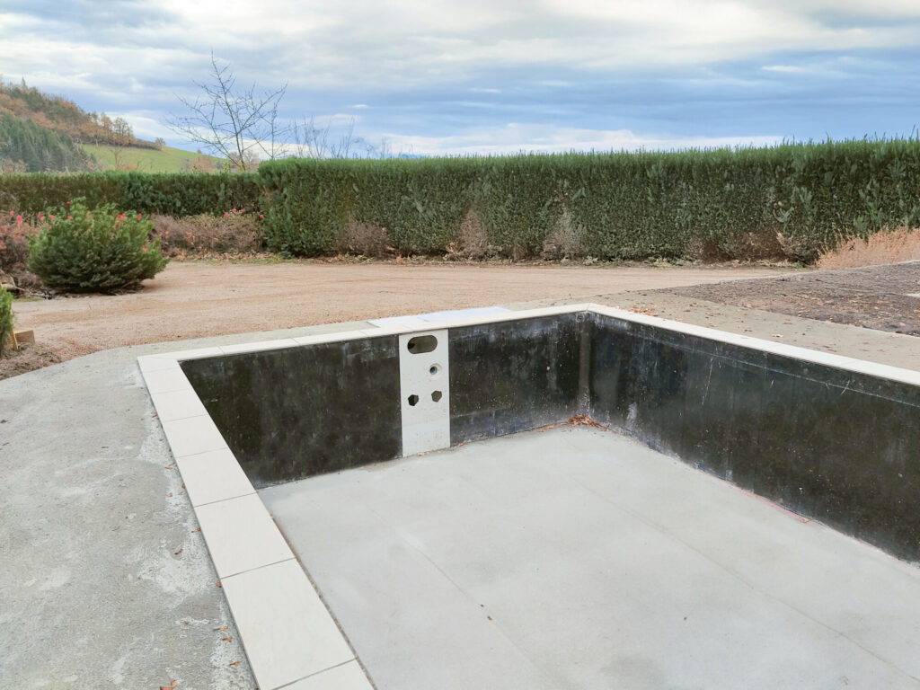 Durable Swimming Pool Structure With Integrated Support | Desjoyaux Pools
