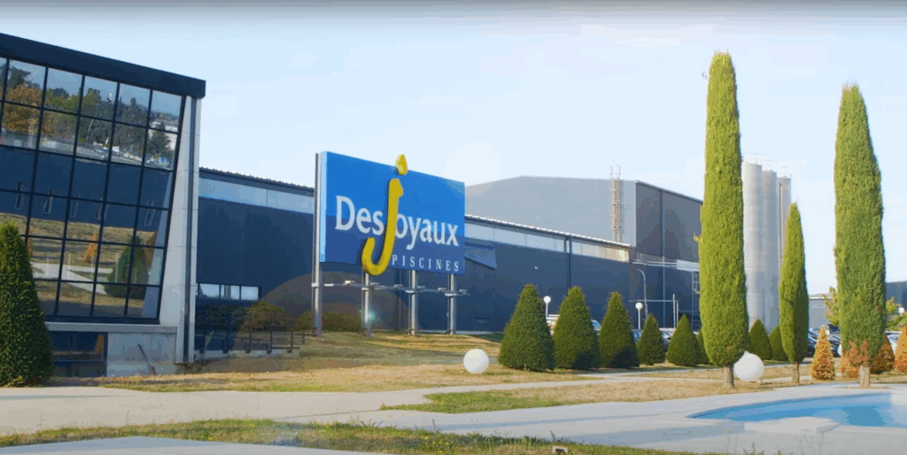 Swimming Pool Builders in Surrey | Desjoyaux Pools